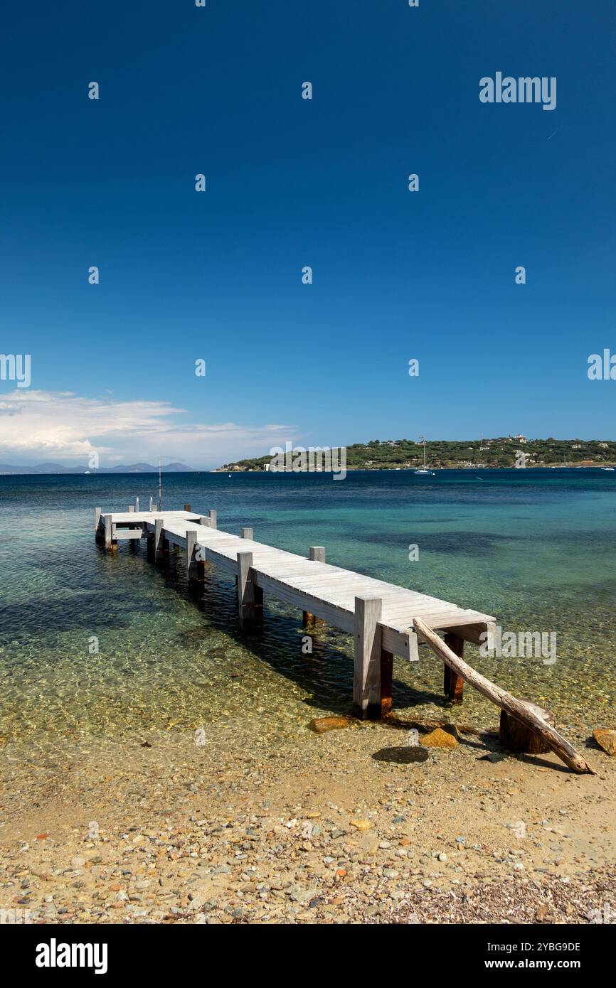 Paressouso beach wooden pontoon, in Canebiers Bay, in Saint-Tropez, in ...