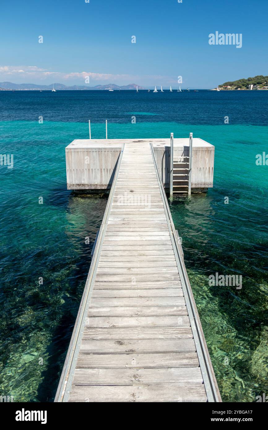 Paressouso beach wooden pontoon, in Canebiers Bay, in Saint-Tropez, in ...