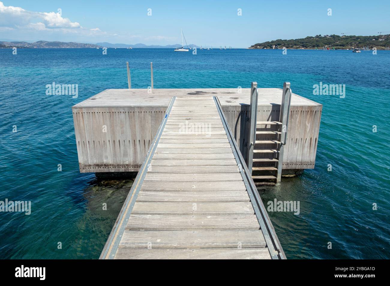 Paressouso beach wooden pontoon, in Canebiers Bay, in Saint-Tropez, in ...