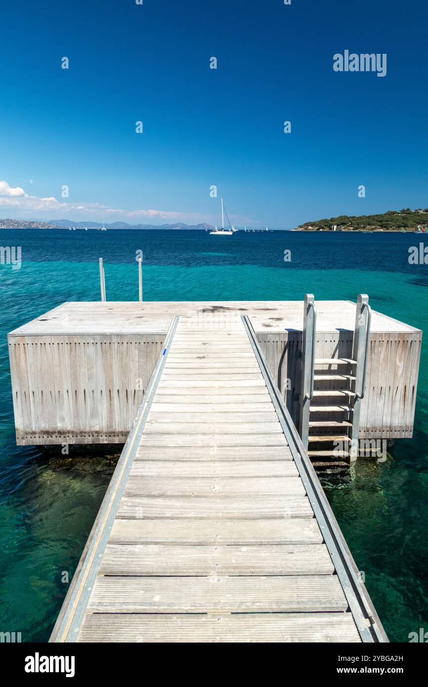 Paressouso beach wooden pontoon, in Canebiers Bay, in Saint-Tropez, in ...
