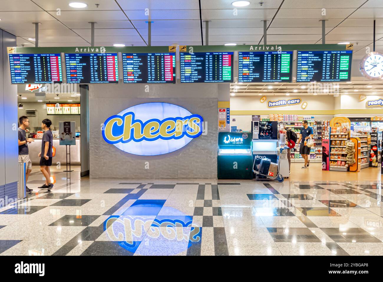Cheers Changi T3 Arrival Hall Convenience store Singapore Stock Photo ...