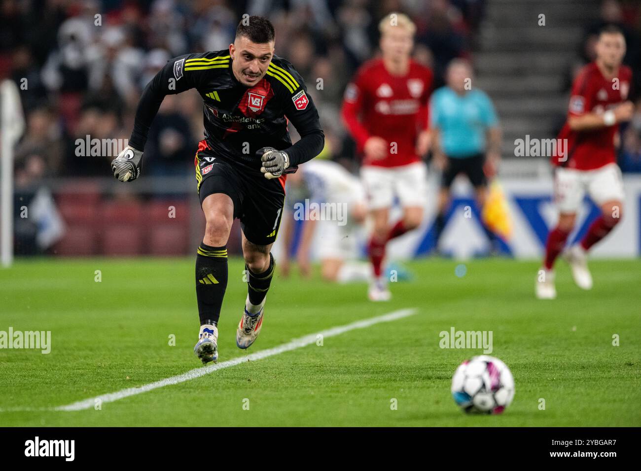 Copenhagen, Denmark. 18th Oct, 2024. Goalkeeper Igor Vekic (1) of Vejle ...