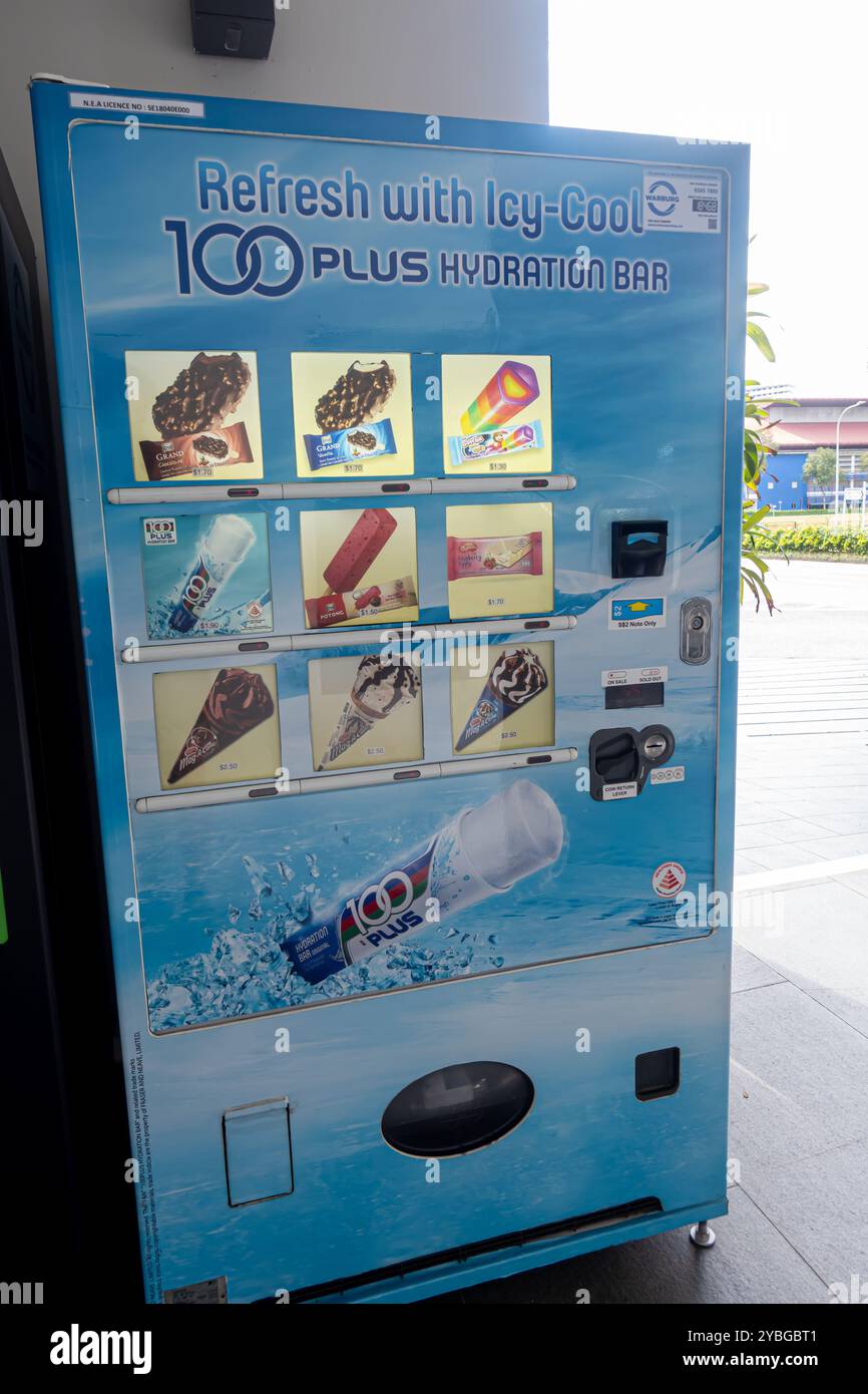 Warburg 100 plus hydration bar ice cream vending machine, Singapore ...
