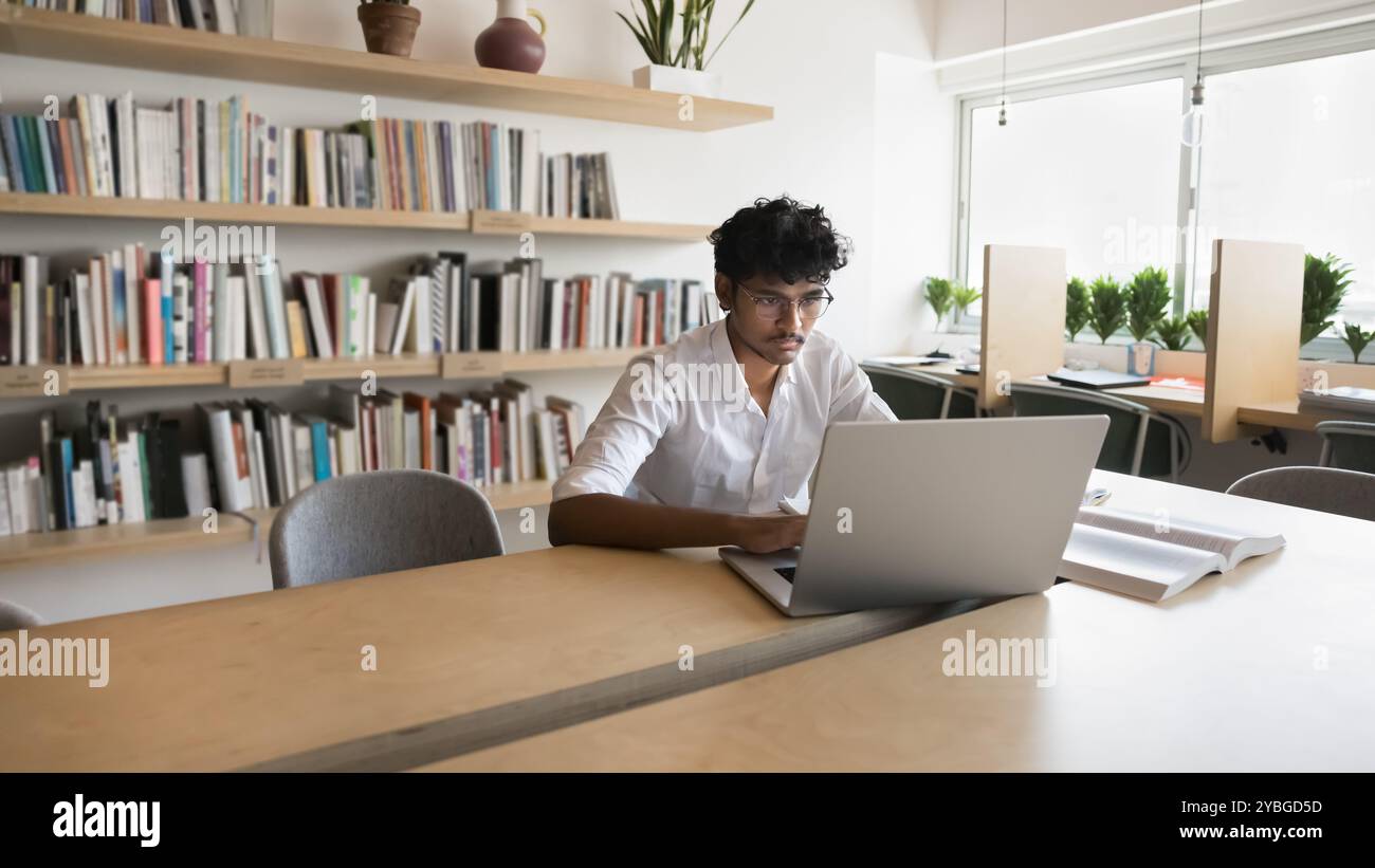 Indian library hi-res stock photography and images - Alamy