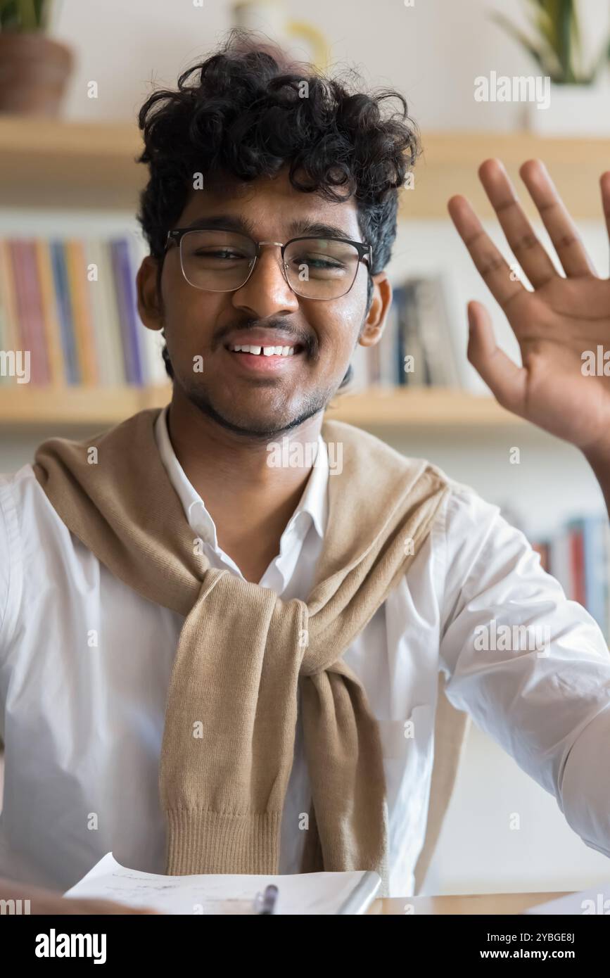 Man waving hello vertical video hi-res stock photography and images - Alamy