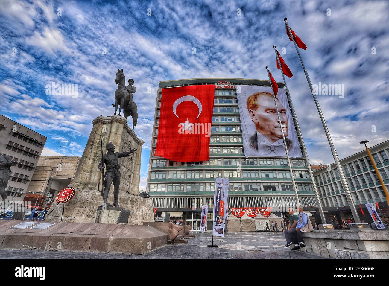 Ataturk statue, 1927 monument to Turkish Independence Stock Photo - Alamy