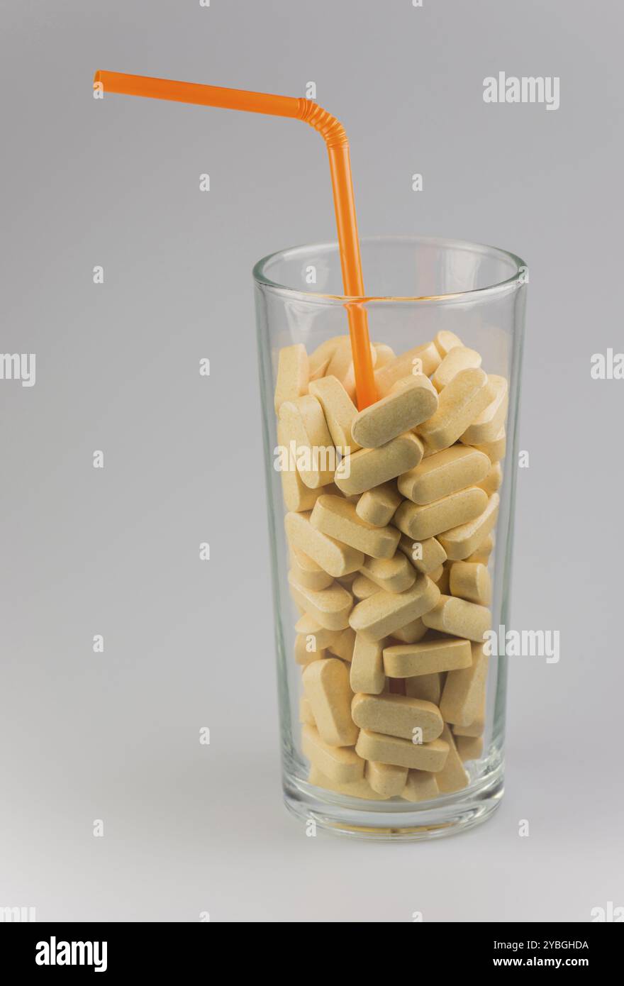 Straw drinks hi-res stock photography and images - Alamy