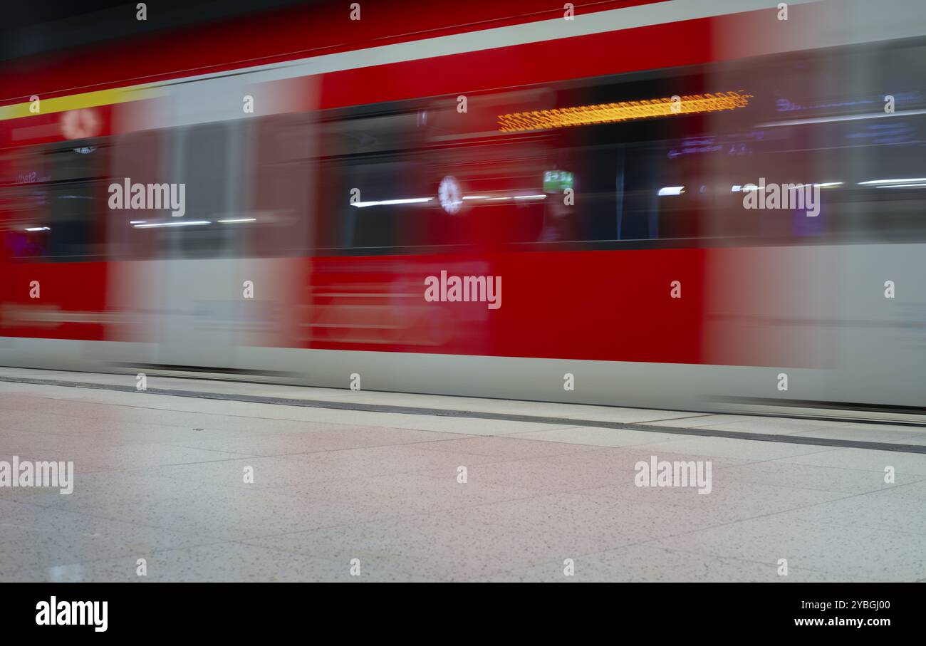Underground arriving S-Bahn, train, class 420 in traffic red, platform ...
