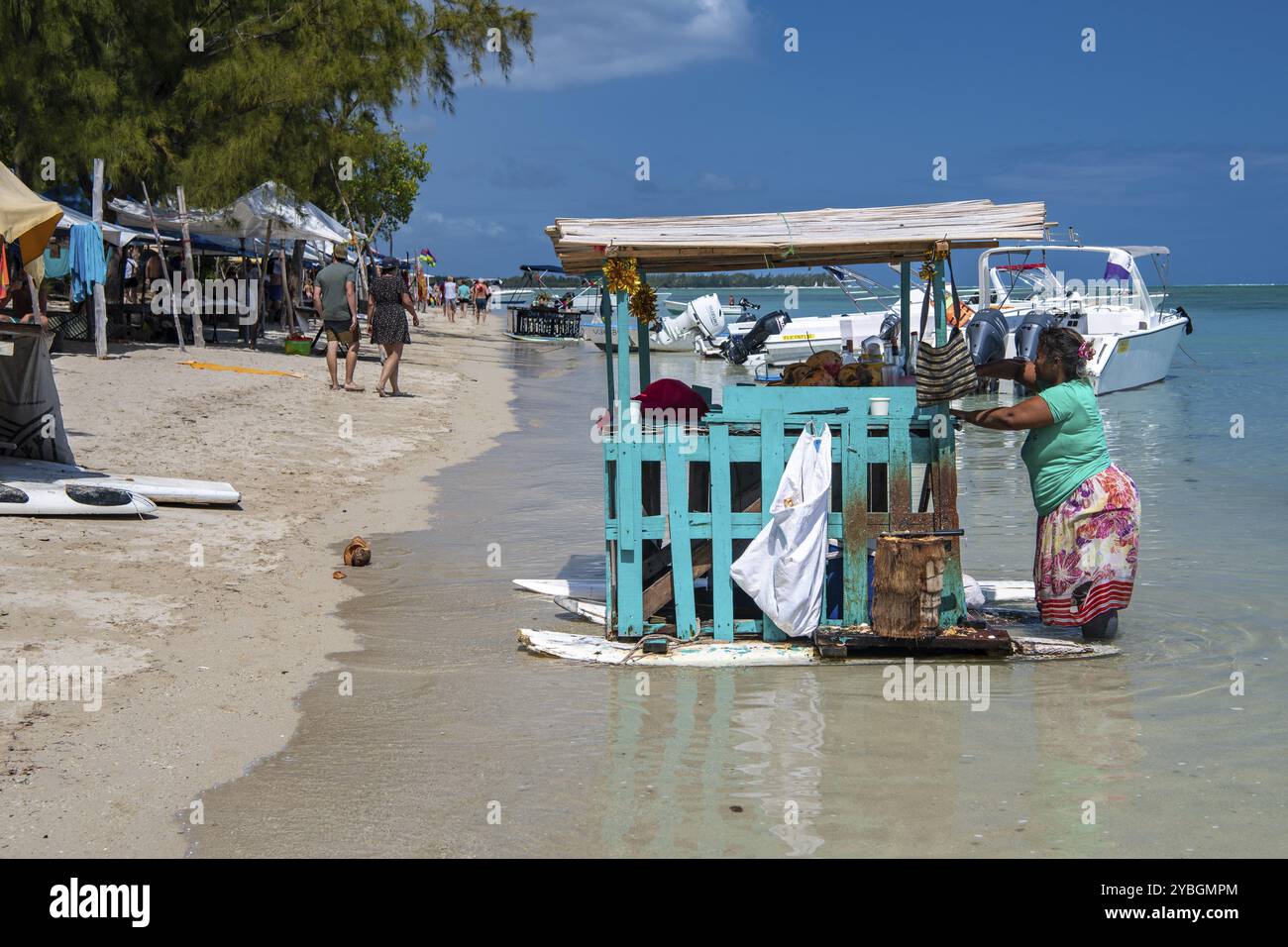Floating sales stand, kiosk, stand, beach, beach, Ile aux Benitiers, Le ...