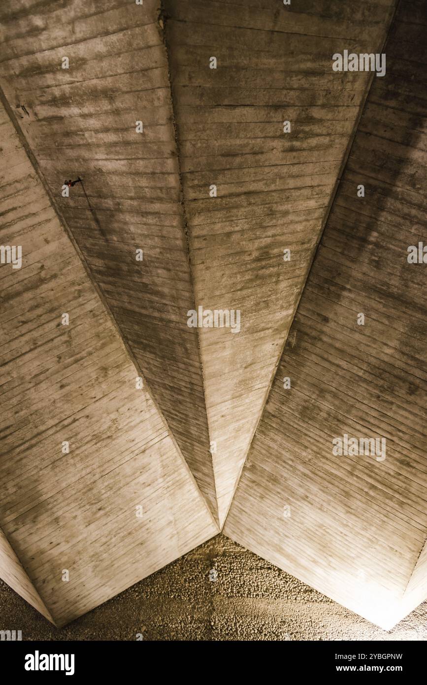 Illuminated concrete ceiling. Old textured built structure Stock Photo ...