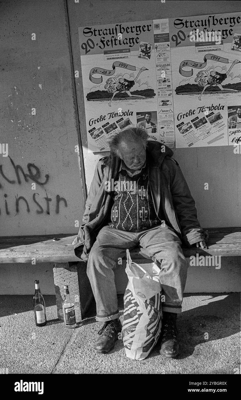 Germany, Berlin, 18 October 1991, a homeless man in a bus shelter in ...