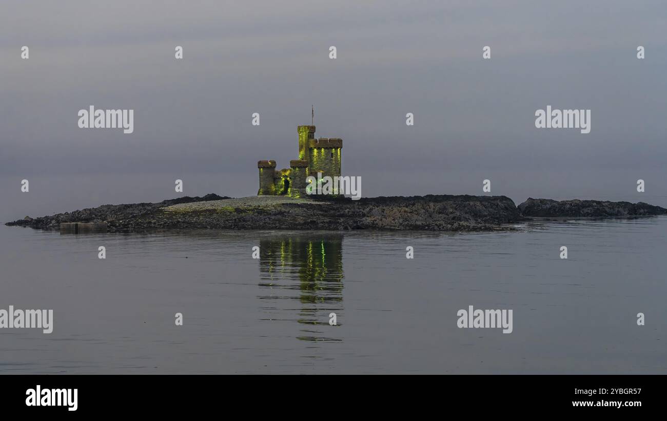 Douglas Bay and the illuminated Tower of Refuge at night, Isle of Man ...
