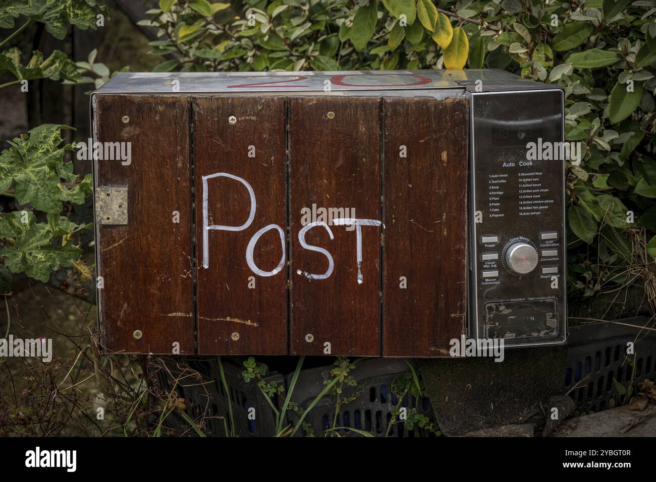 Old microwave hi-res stock photography and images - Alamy