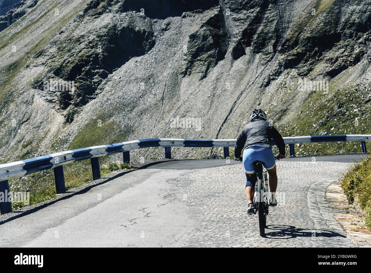 Back view of a woman with a bicycle hi-res stock photography and images ...