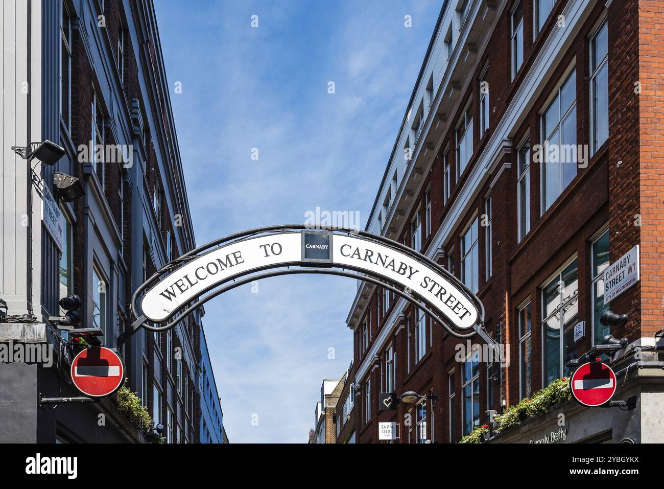Uk welcome to road signs hi-res stock photography and images - Alamy