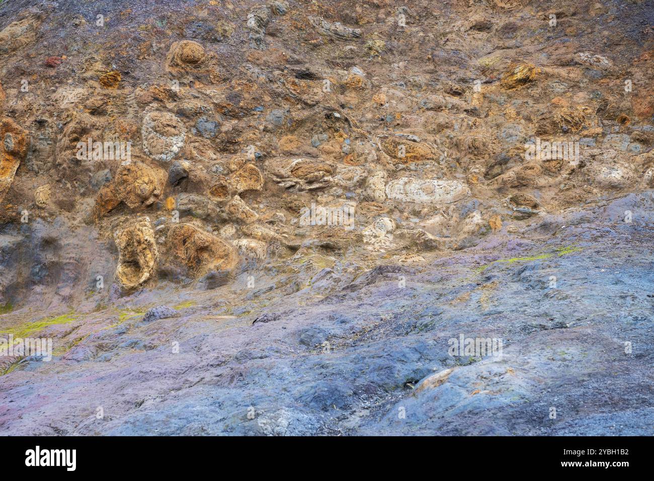 23 coloured earth nature park, 23 coloured earth Park, La Vallee des ...