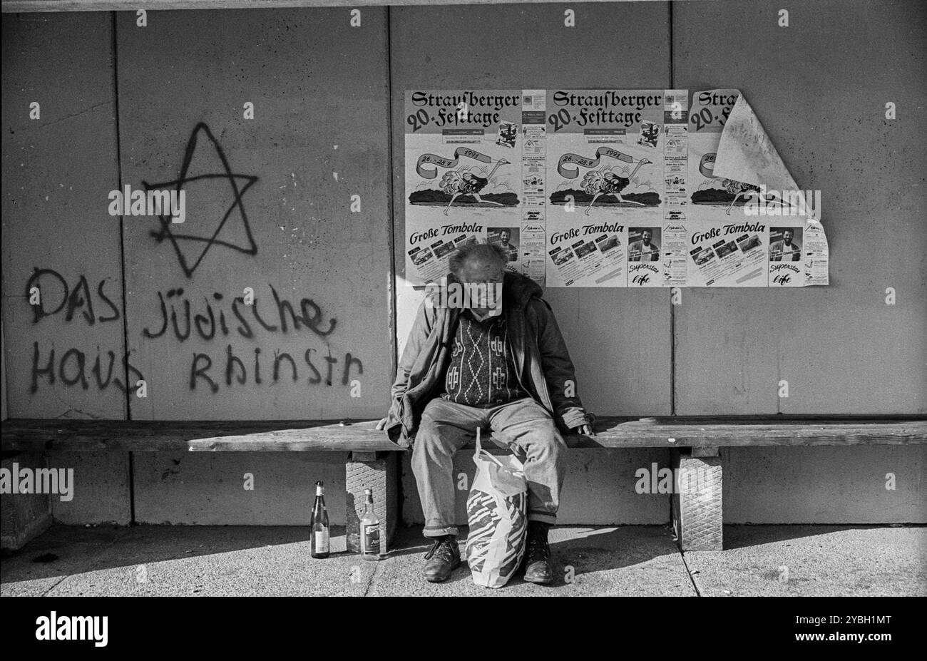 Germany, Berlin, 18 October 1991, a homeless man in a bus shelter in ...