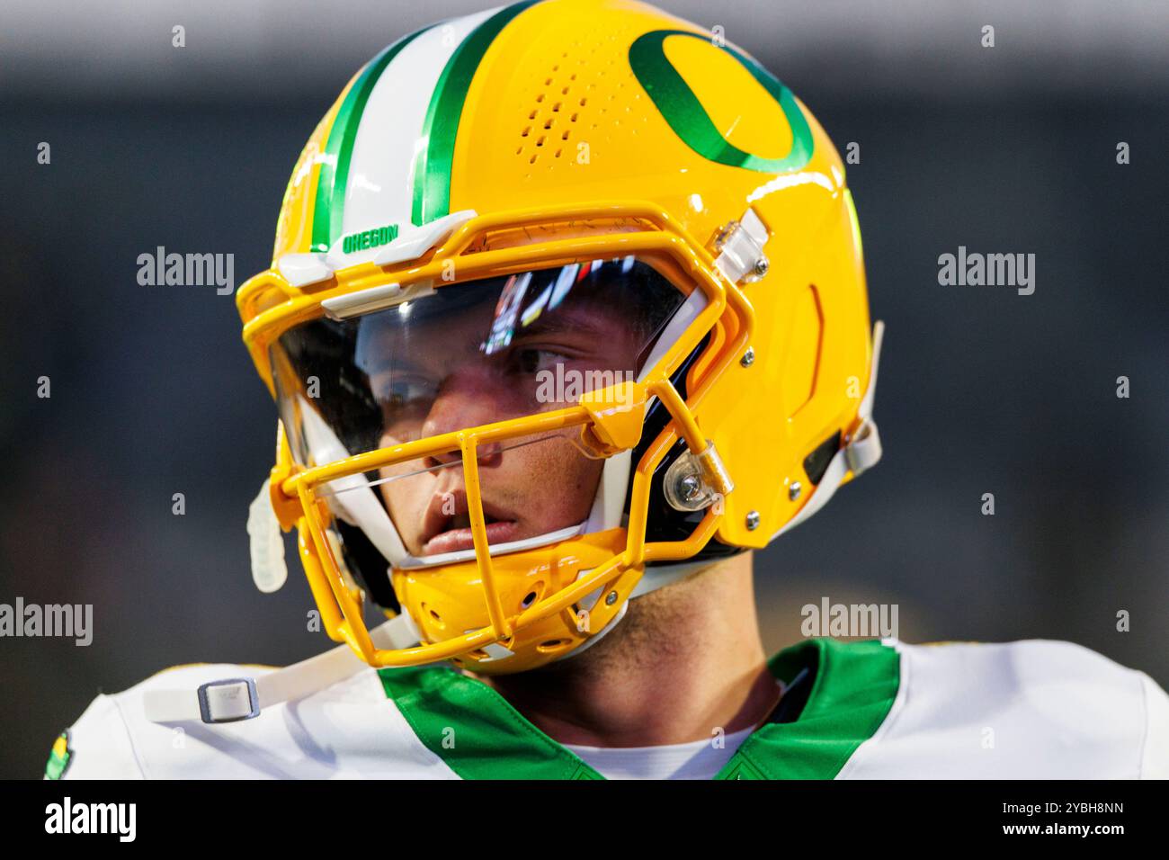 West Lafayette, Indiana, USA. 18th Oct, 2024. Oregon quarterback Dillon ...
