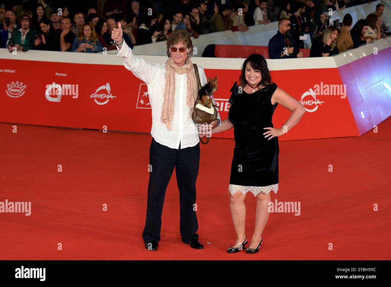 Ronn moss and wife devin hi-res stock photography and images - Alamy