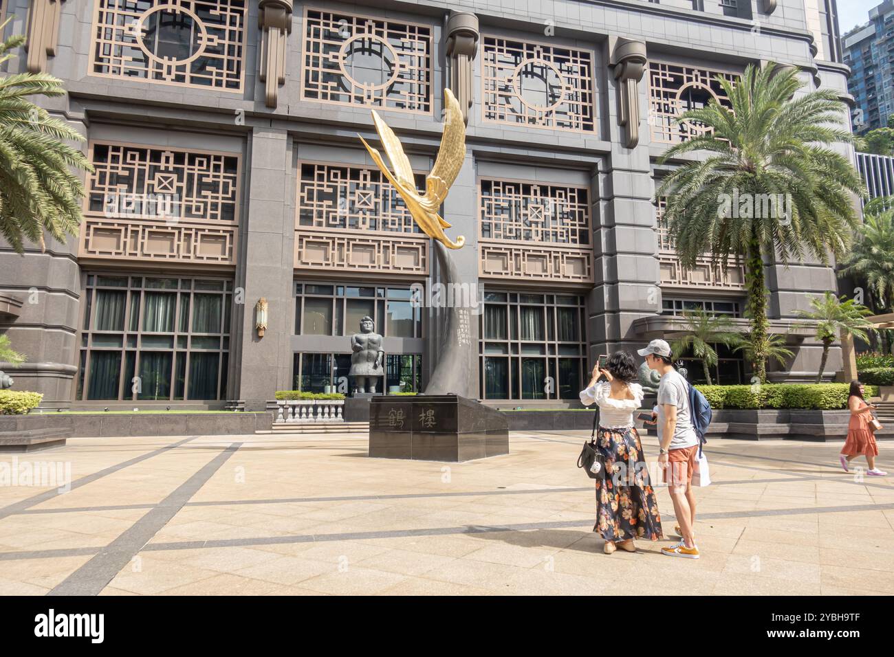 Golden Crane sculpture at Parkview Square, Singapore' Stock Photo - Alamy
