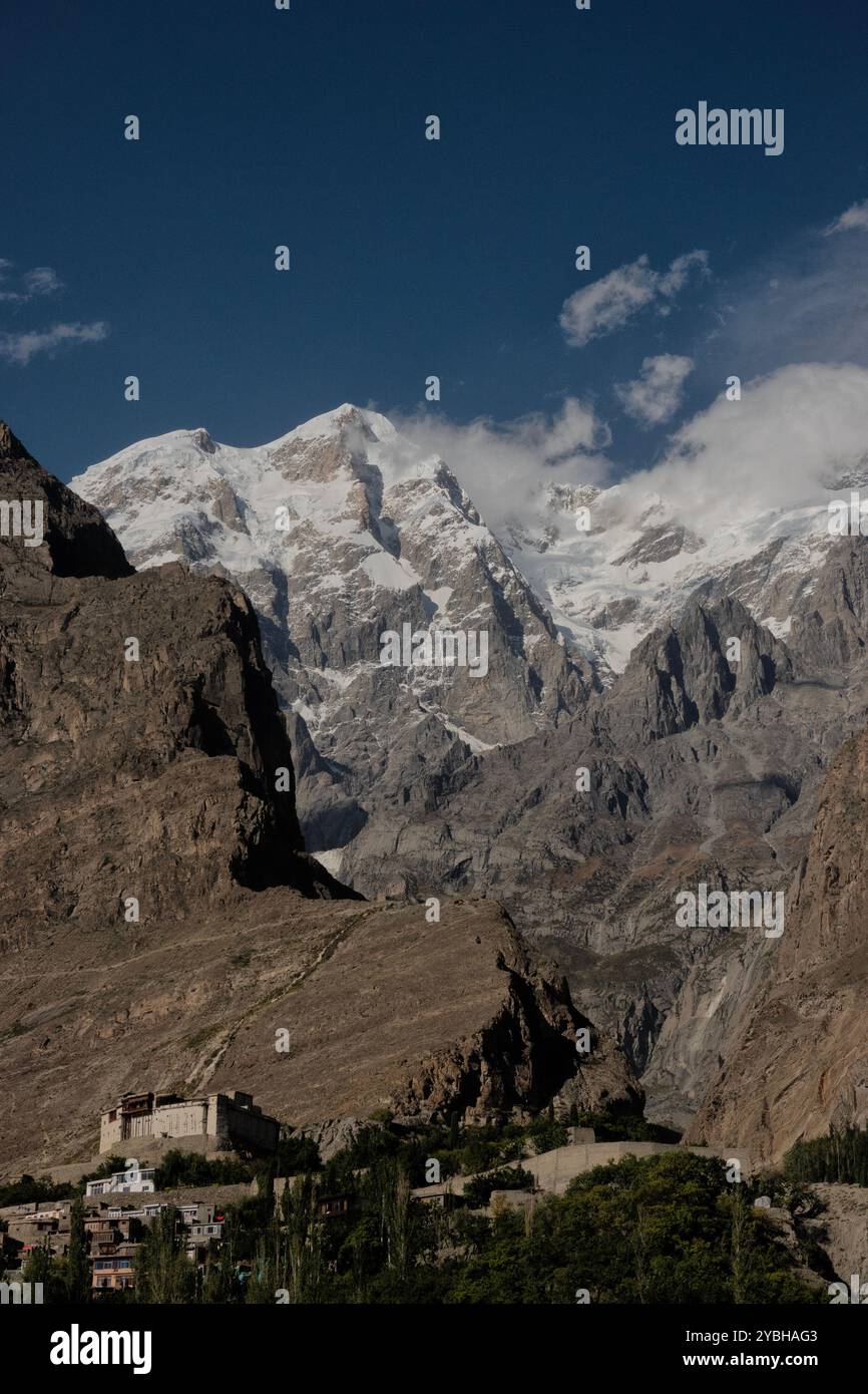 The Baltit Fort and Ultar Peak, Karimabad, Hunza, Gilgit-Baltistan ...