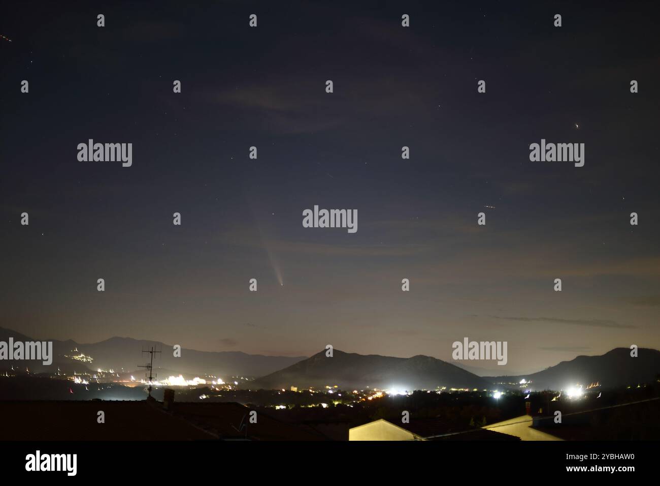 Atlas tsuchinshan comet hi-res stock photography and images - Alamy