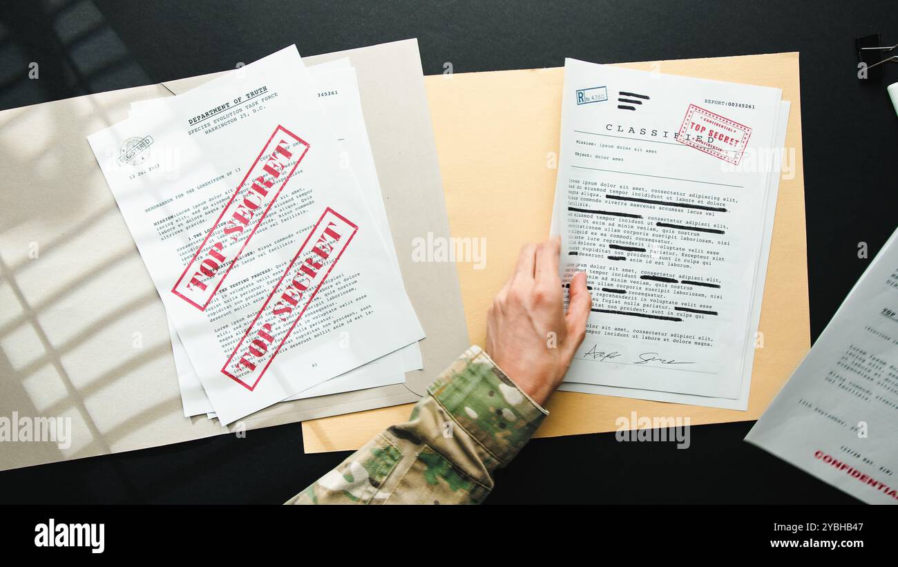 Top Secret papers on desk Stock Photo - Alamy