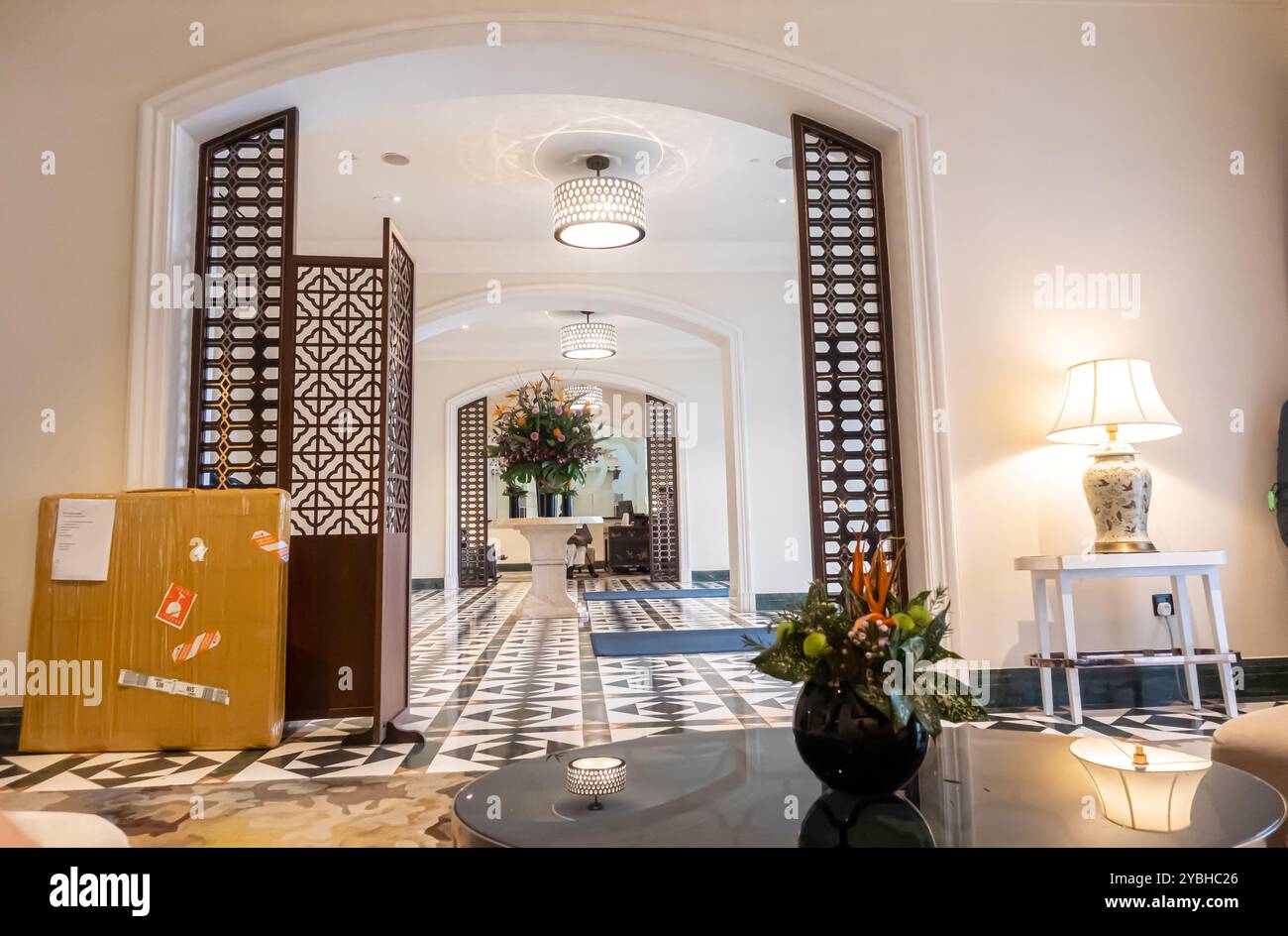INterior lobby of Intercontinental Singapore Hotel Stock Photo - Alamy