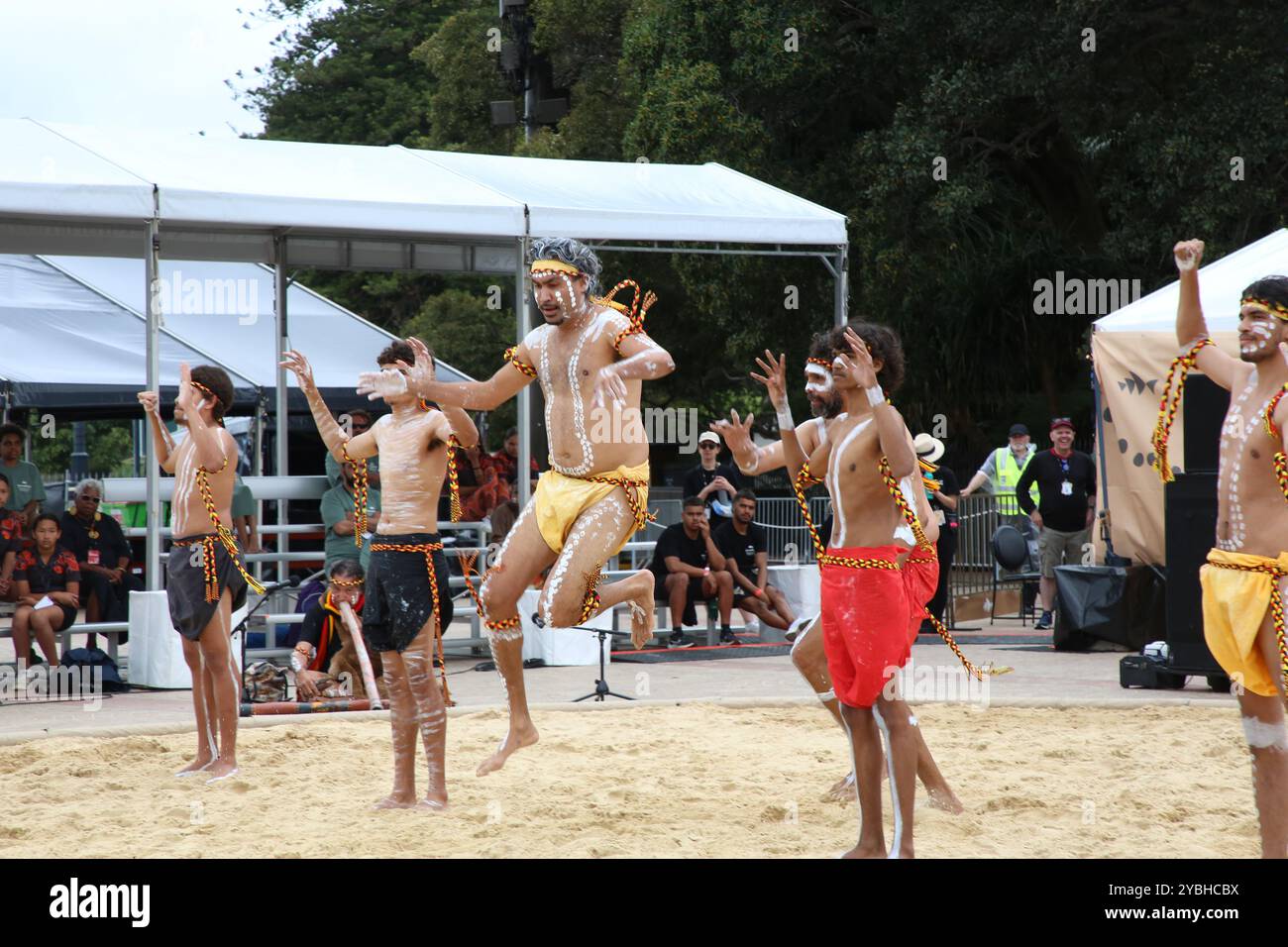 Aboriginal dancers western australia hi-res stock photography and ...