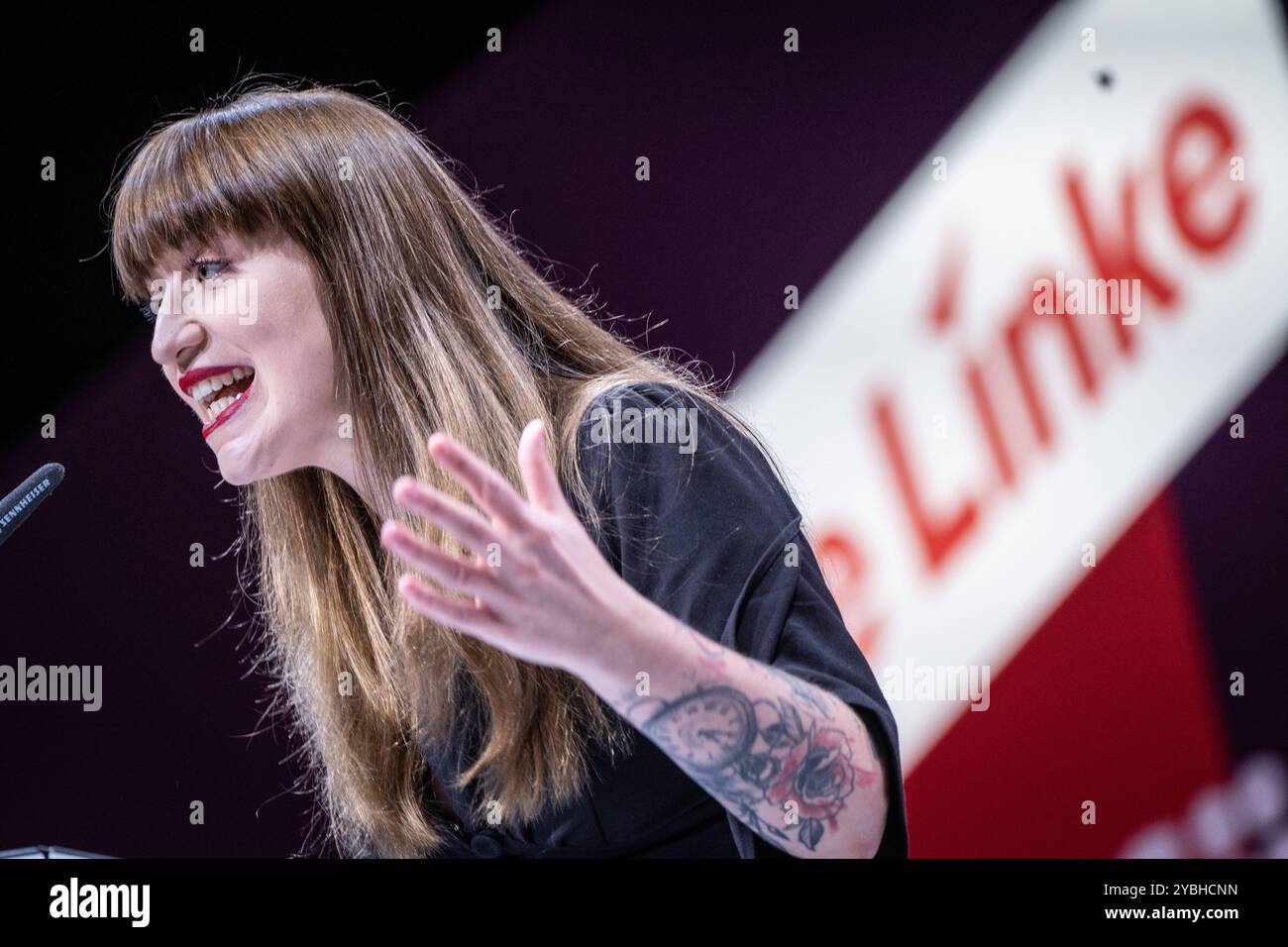 Hallescher Parteitag 2024 Die Linke Heidi Reichinnek während ihrer ...