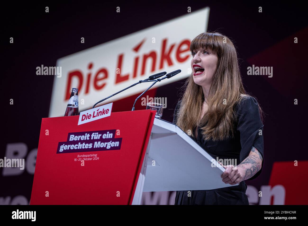 Hallescher Parteitag 2024 Die Linke Heidi Reichinnek während ihrer ...