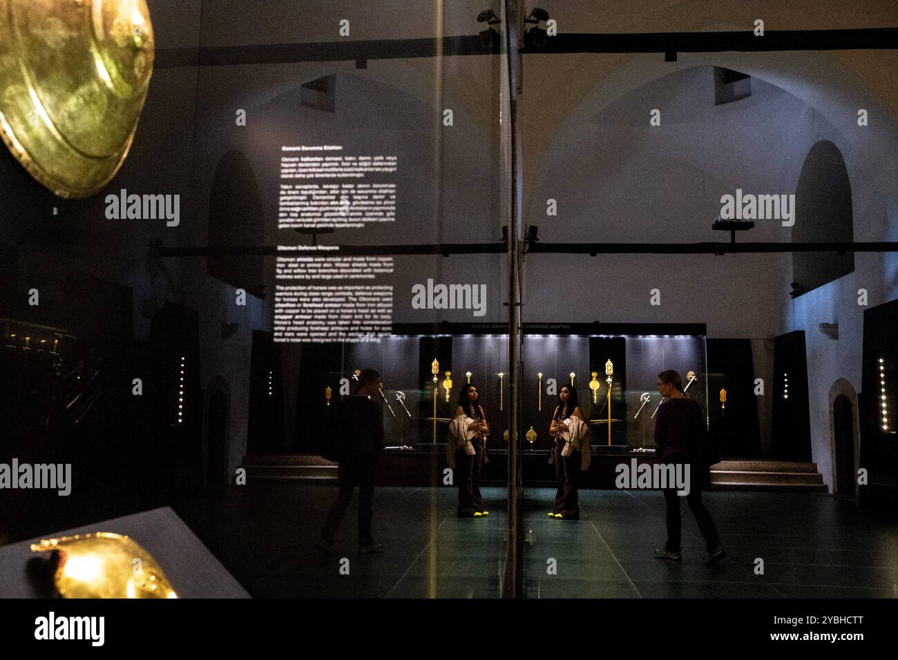 The weapons arms collection (Silah Seksiyonu Sergi Salonu) from Topkapi ...