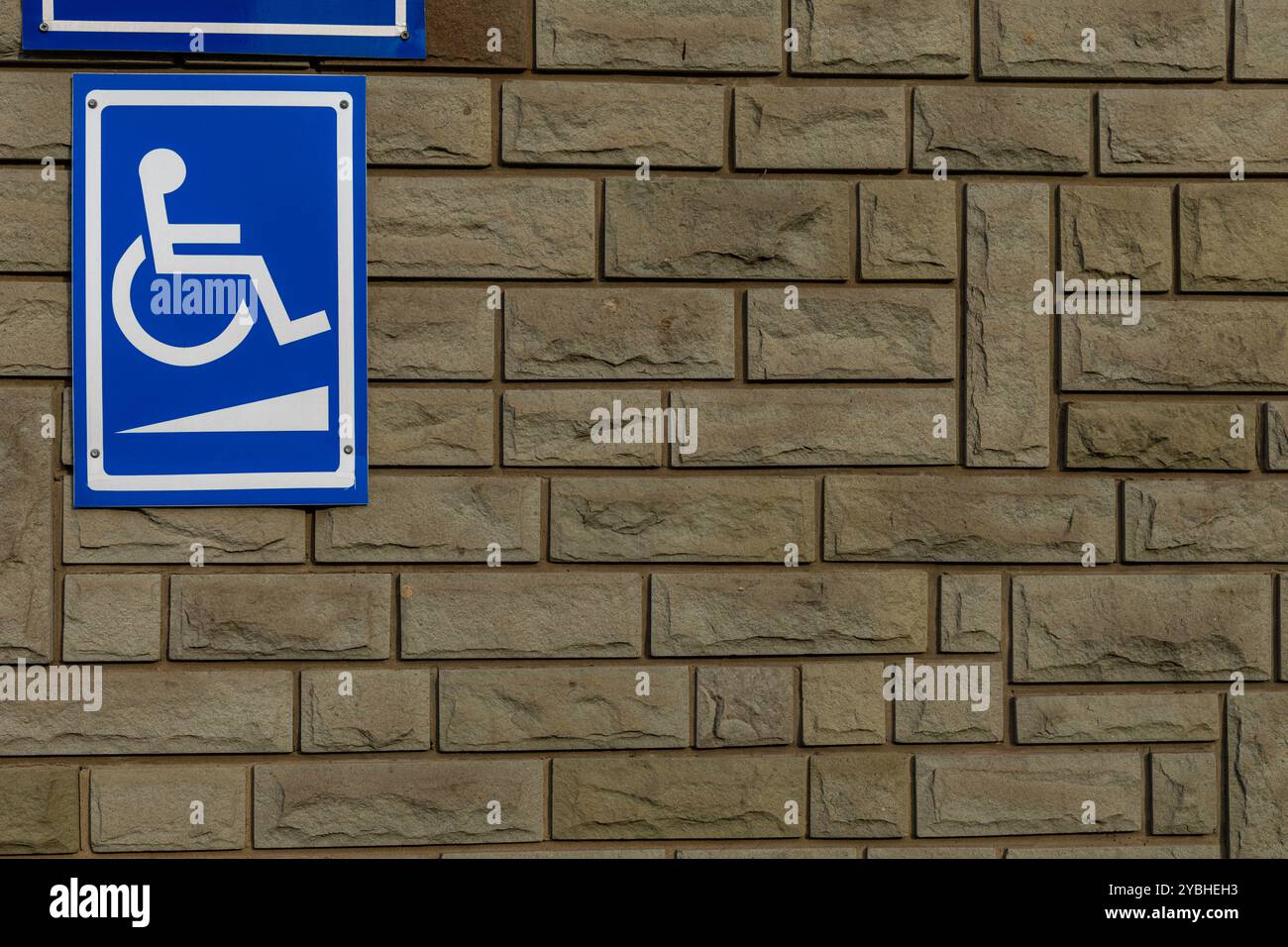 Wheelchair accessible sign along the ramp Stock Photo - Alamy