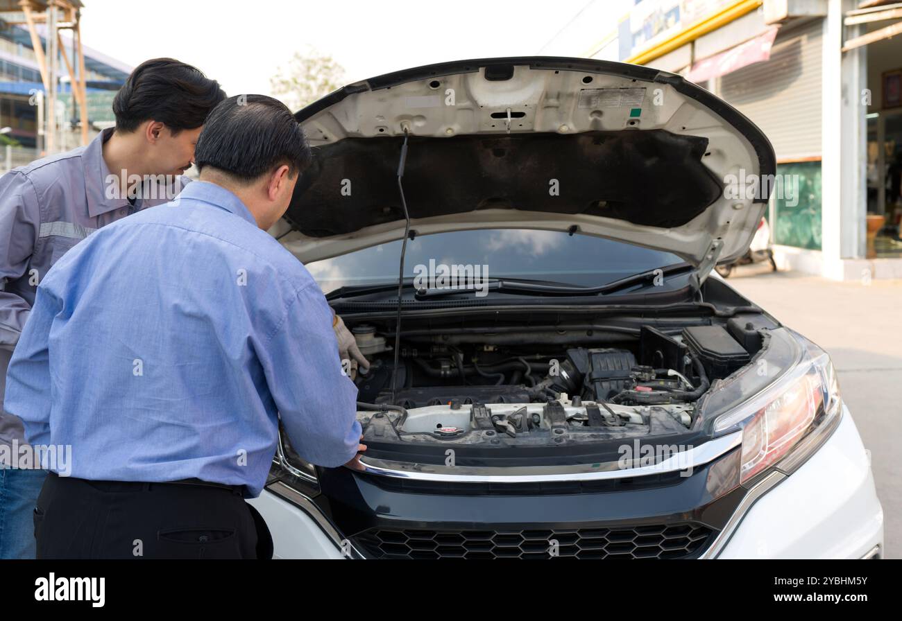 Two guys in car hi-res stock photography and images - Alamy