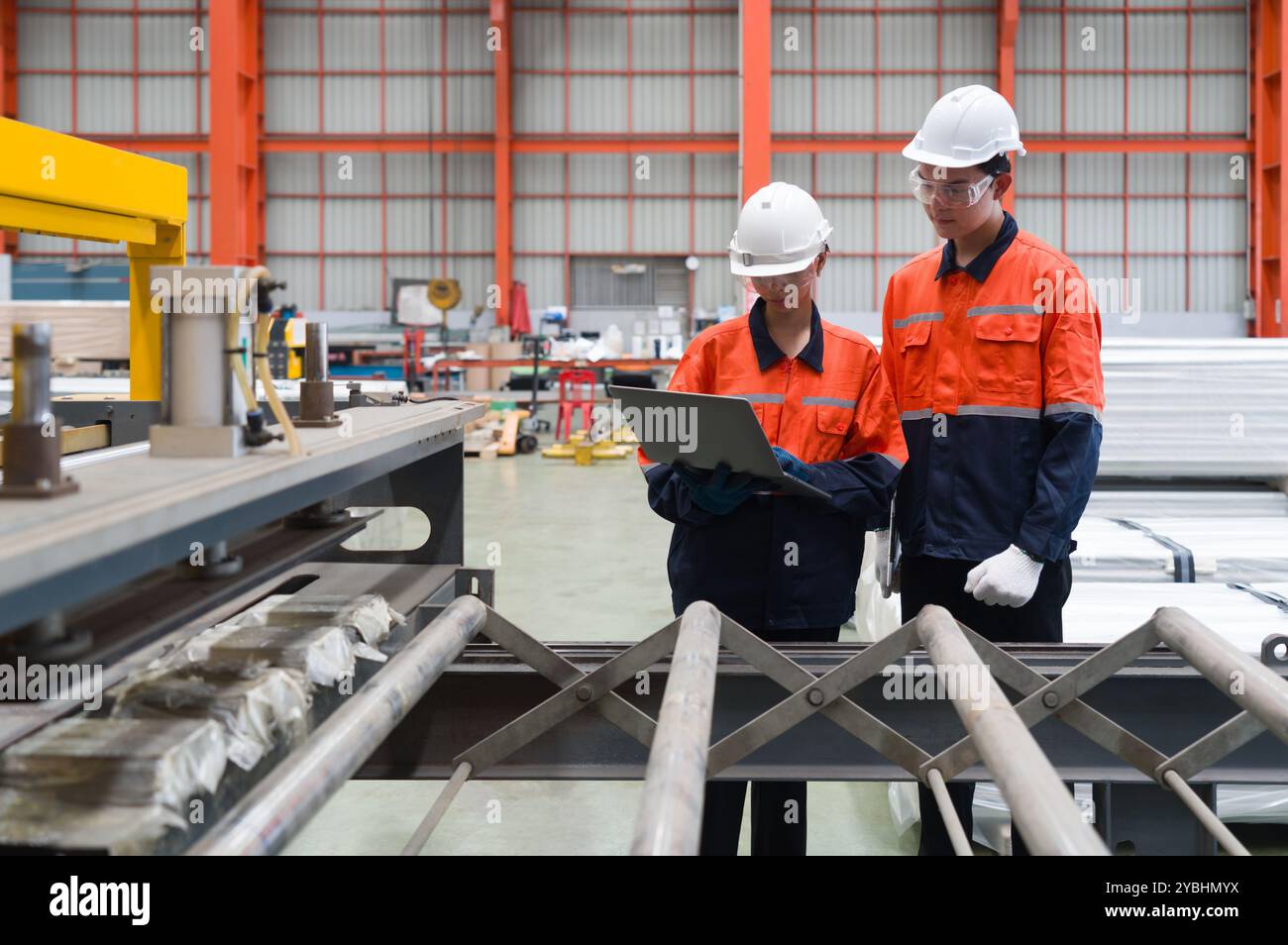 Machinery large training hi-res stock photography and images - Alamy