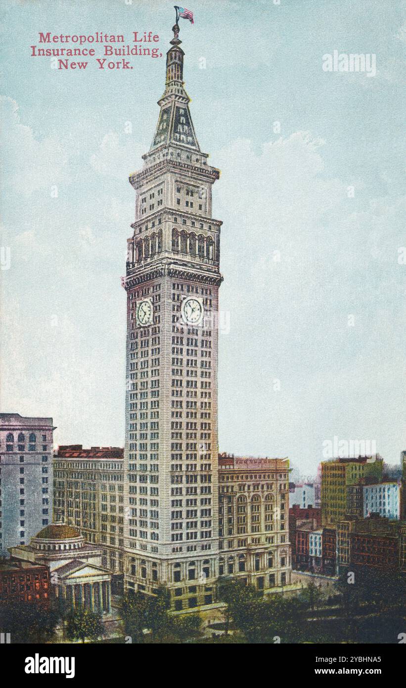 Vintage U.S. postcard of the Metropolitan Life Insurance Company Tower ...