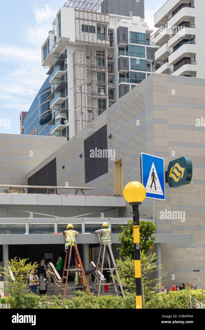 Asian construction workers working hi-res stock photography and images ...