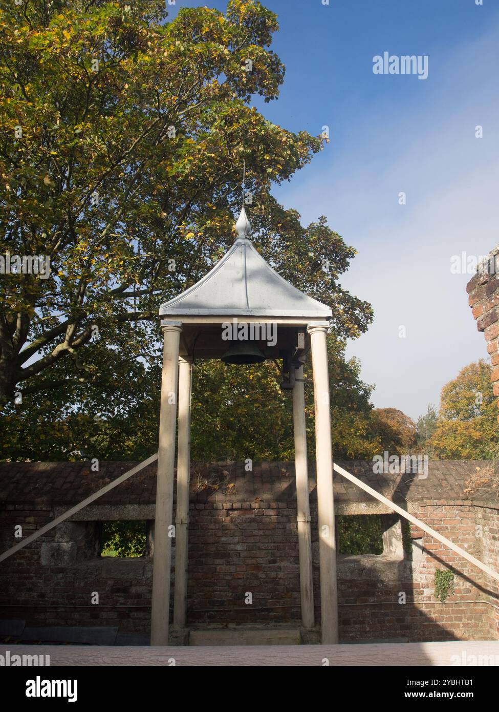 Upnor castle elizabethan artillery fort hi-res stock photography and ...