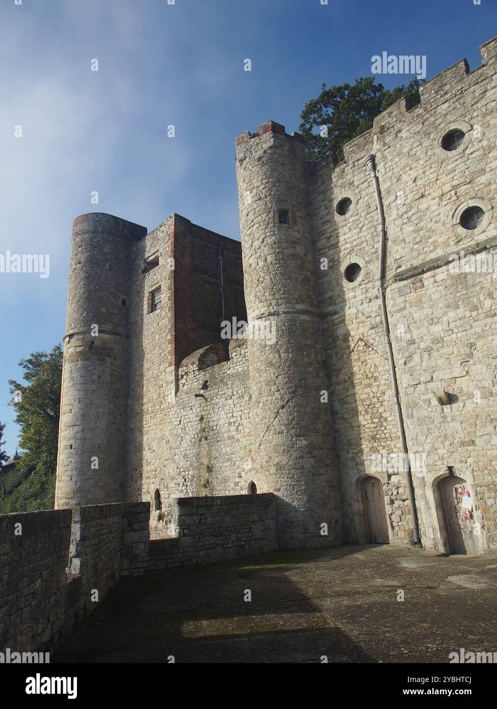 Upnor castle elizabethan artillery fort hi-res stock photography and ...