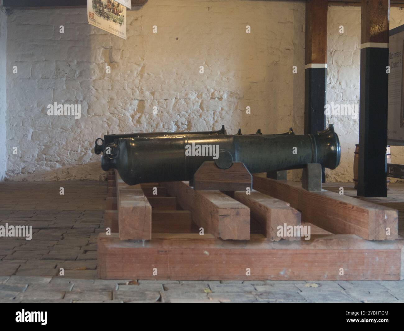 Upnor castle elizabethan artillery fort hi-res stock photography and ...