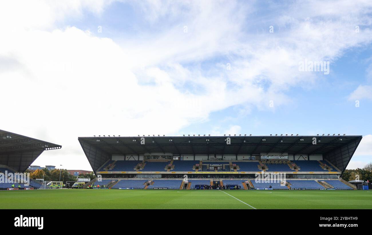 Oxford united football ground hi-res stock photography and images - Alamy