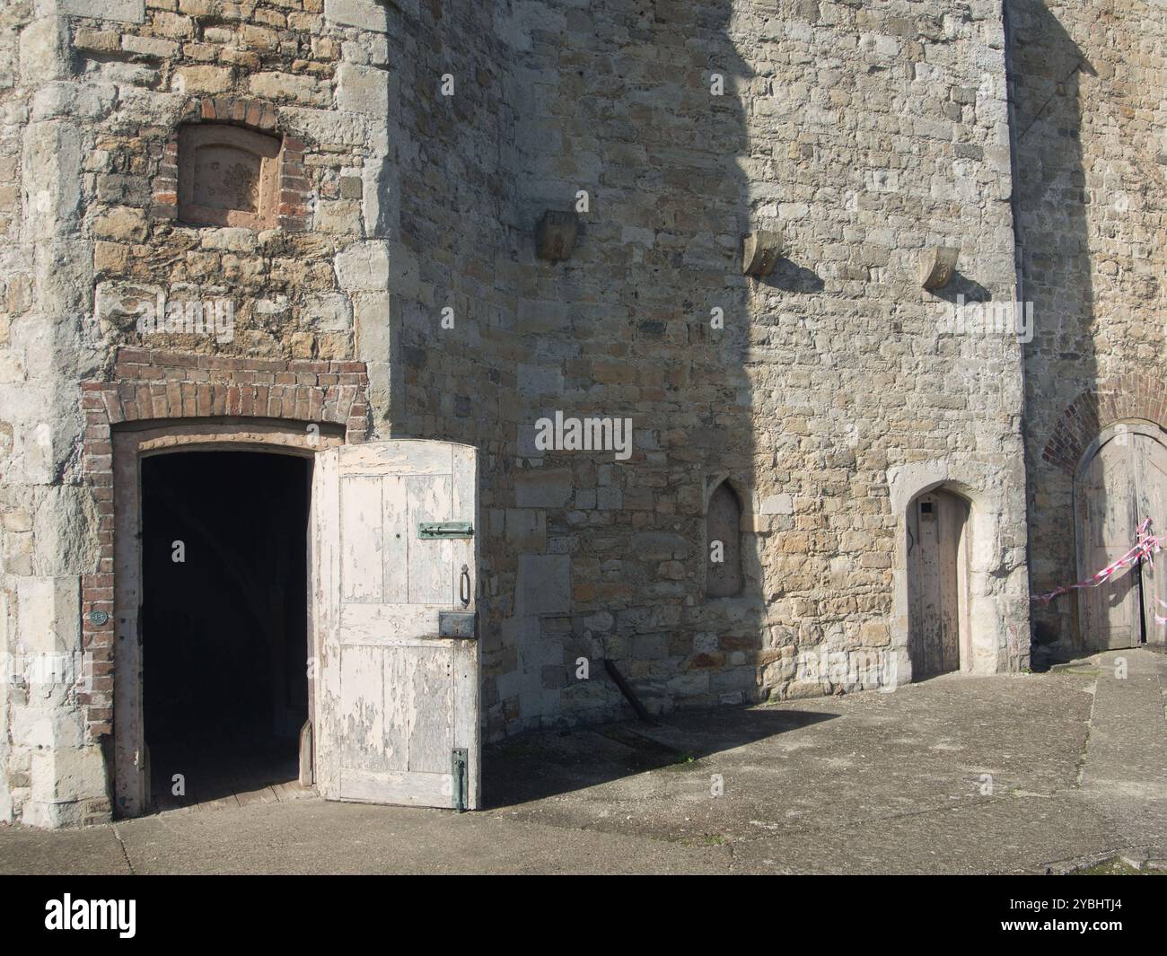 Upnor castle elizabethan artillery fort hi-res stock photography and ...