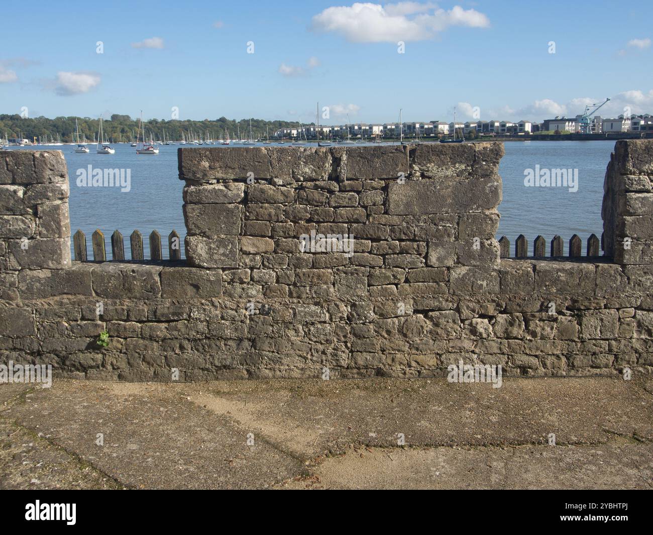 Upnor castle elizabethan artillery fort hi-res stock photography and ...