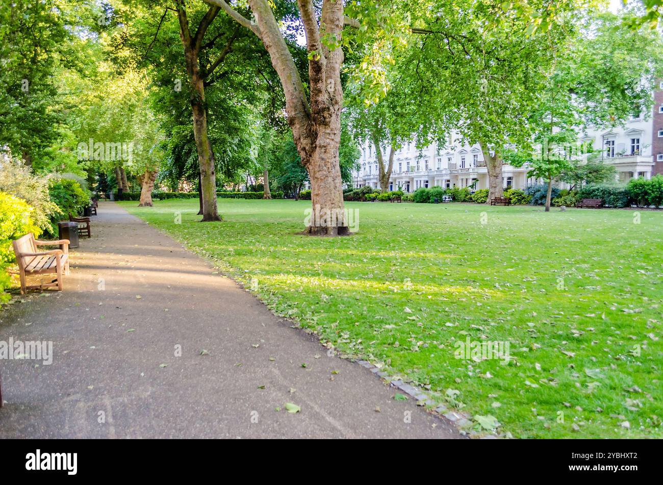 Garden in St. George's Square, Pimlico, London, UK Stock Photo - Alamy