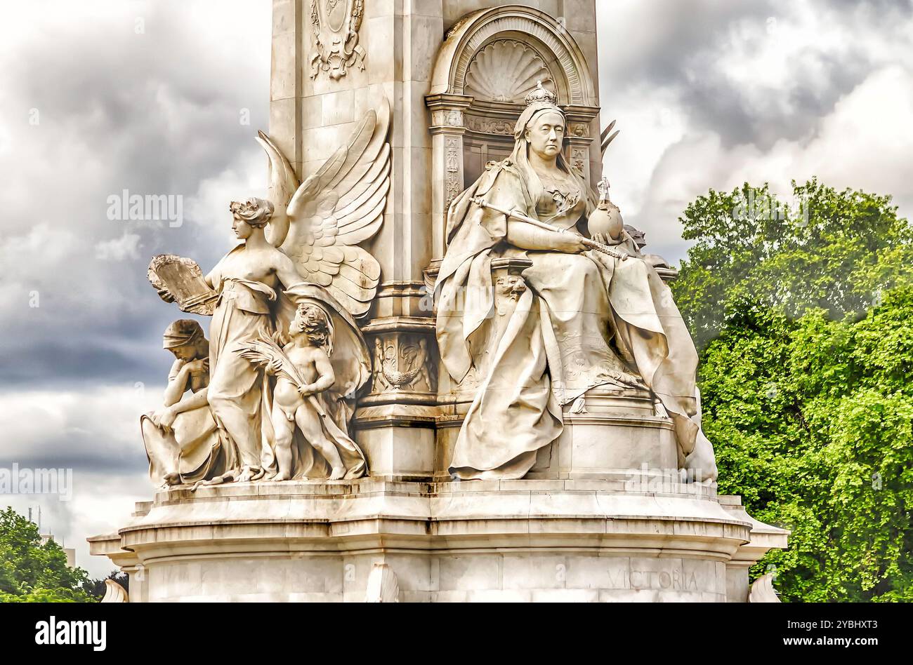 Angel of victory buckingham palace hi-res stock photography and images ...