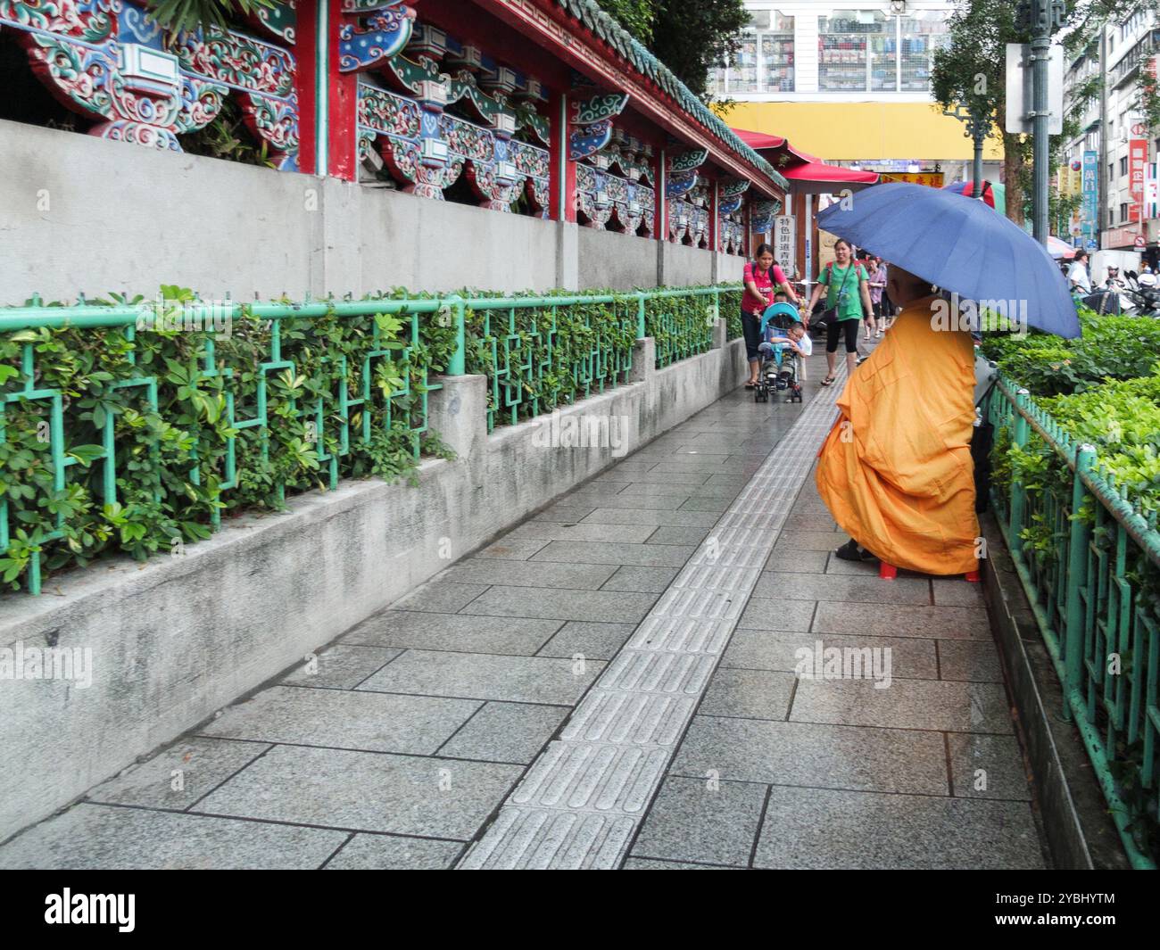 TAIPEI, TAIWAN - May 2014: Buddhist monk outside Lonshan Temple in ...