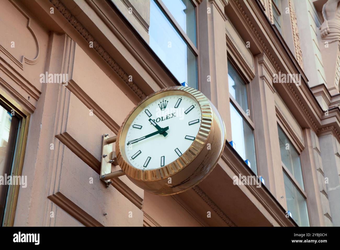 Rolex clock on wall outside Rolex jewellers shop Stock Photo - Alamy