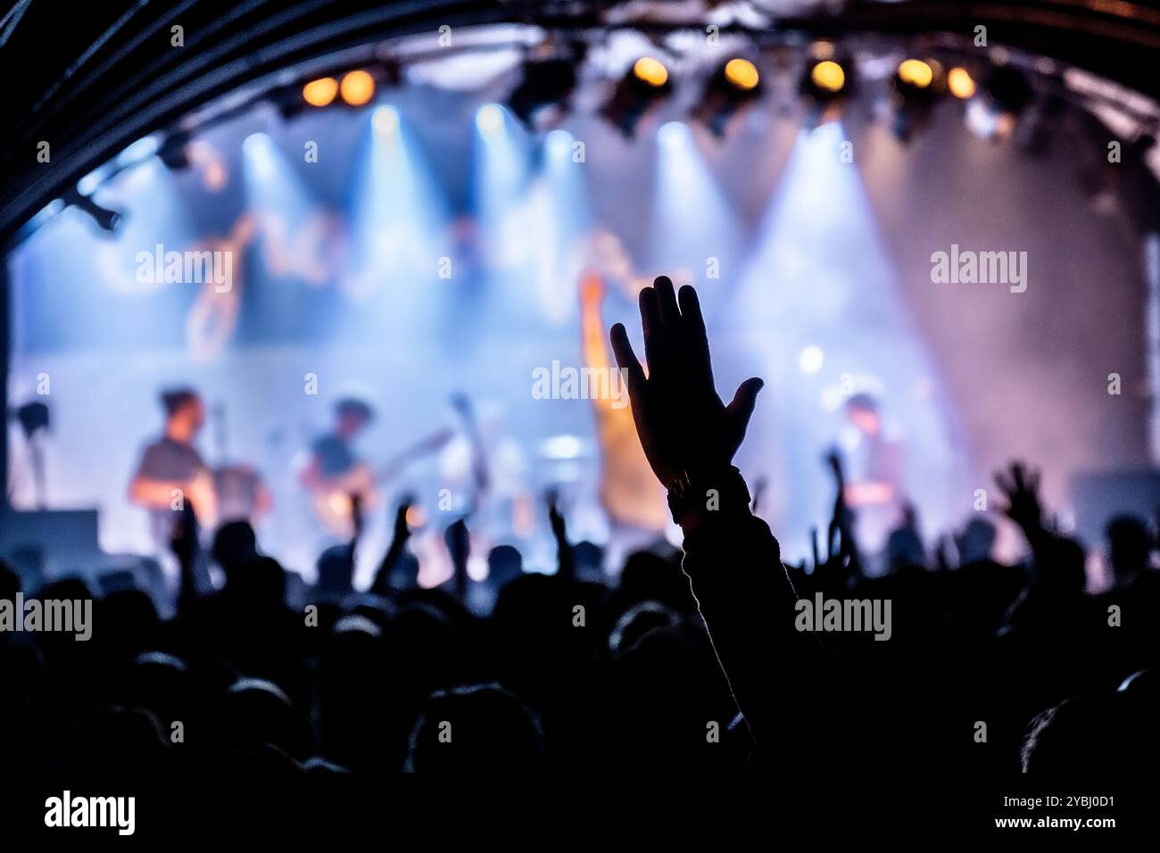 audience at a live concert Stock Photo - Alamy