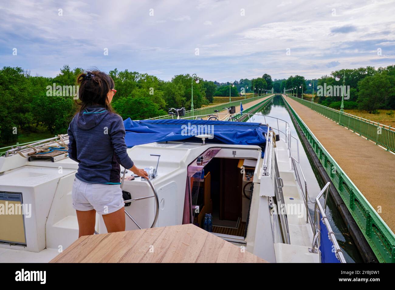 France, Loiret (45), Briare, Briare canal bridge built by Gustave ...