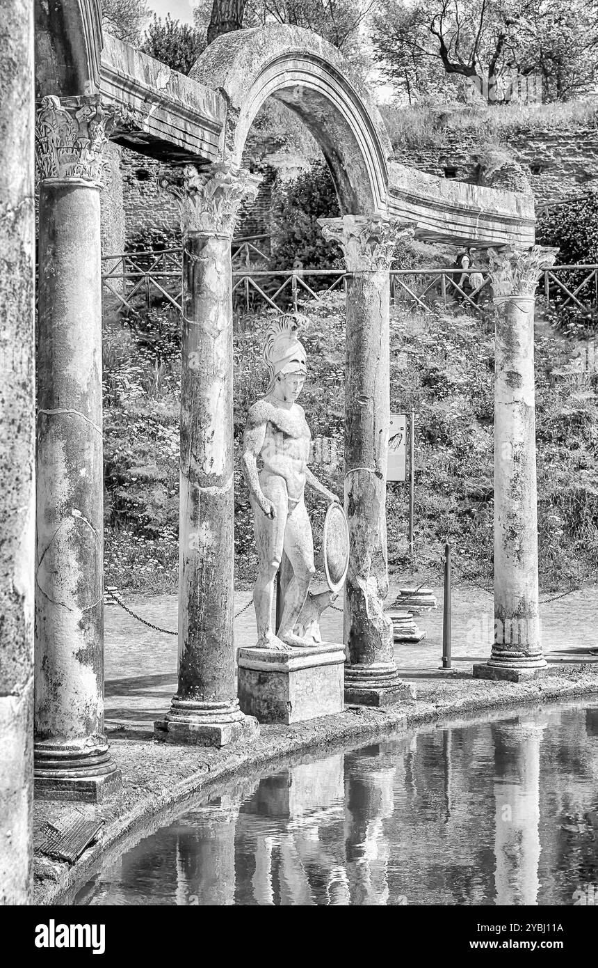 Hadrian tivoli italy Black and White Stock Photos & Images - Alamy
